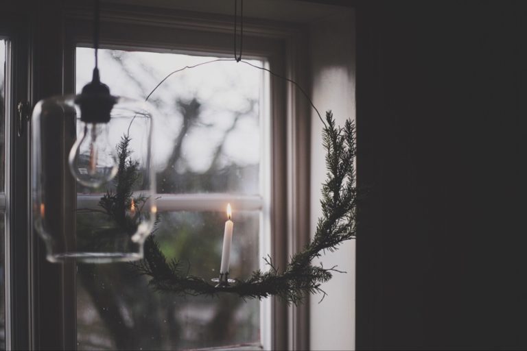 DIY: JULENS ENKLASTE LJUSKRANS - Lovely Life