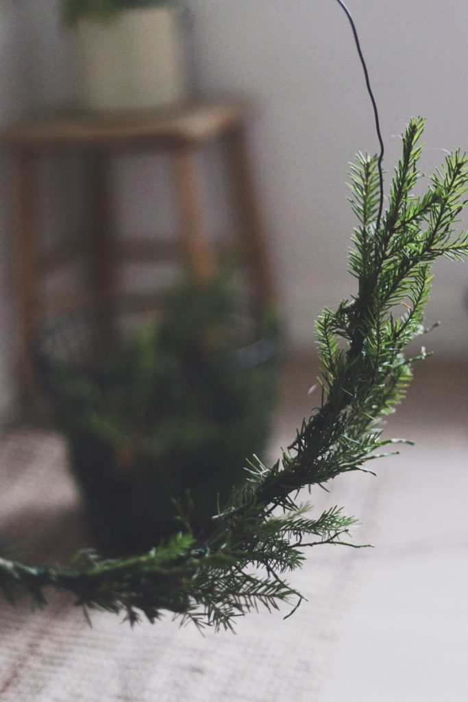 DIY: JULENS ENKLASTE LJUSKRANS - Lovely Life